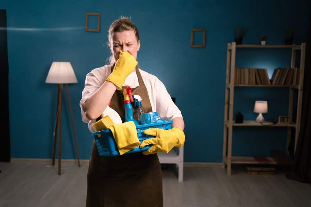 How to Remove Disinfectant Smell After Housekeeping in Arabi, LA